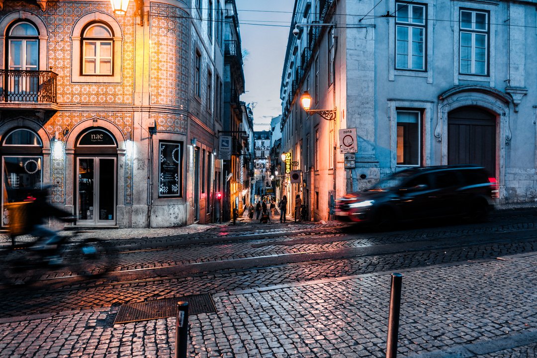Lisbon at night :: Duncan Mackenzie