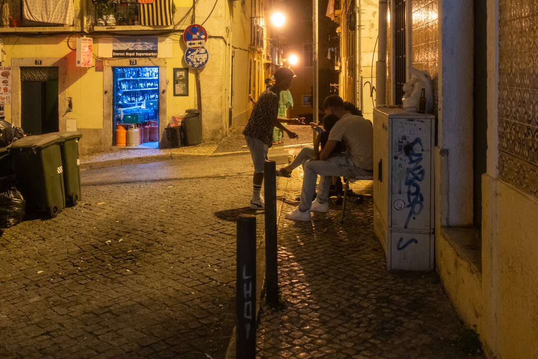 Lisbon at night :: Duncan Mackenzie